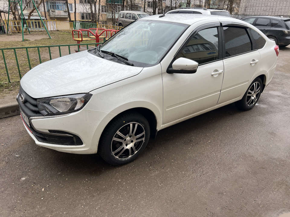15 литье и летняя резина на белую гранту — Lada Гранта Лифтбек (2G), 1 ...