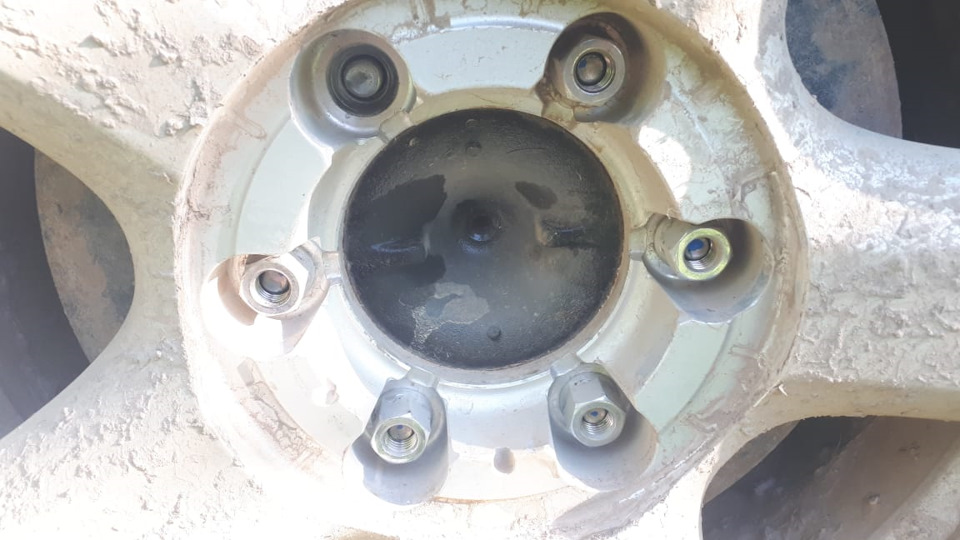 Сломалась шпилька заднего колеса и сервис ISUZU — Isuzu D-Max (1G), 2,5 ...