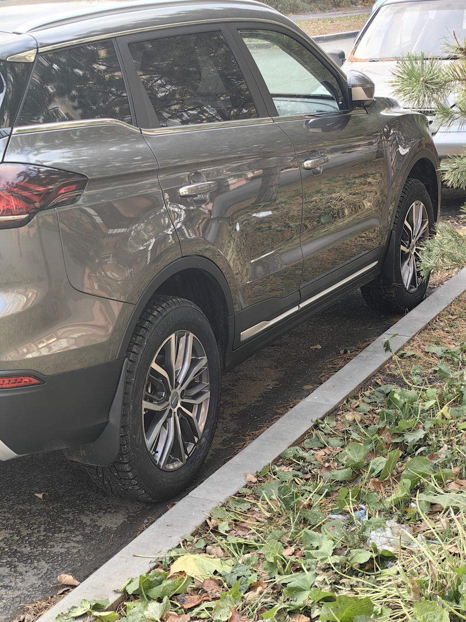 Смена резины 2024 — Geely Atlas Pro, 1,5 л, 2024 года | шины | DRIVE2