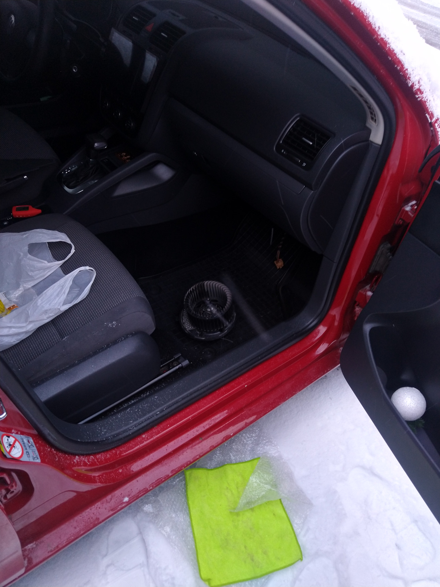 Обслуживание мотора печки VW Jetta 5 — Volkswagen Jetta V, 1,6 л, 2008 ...