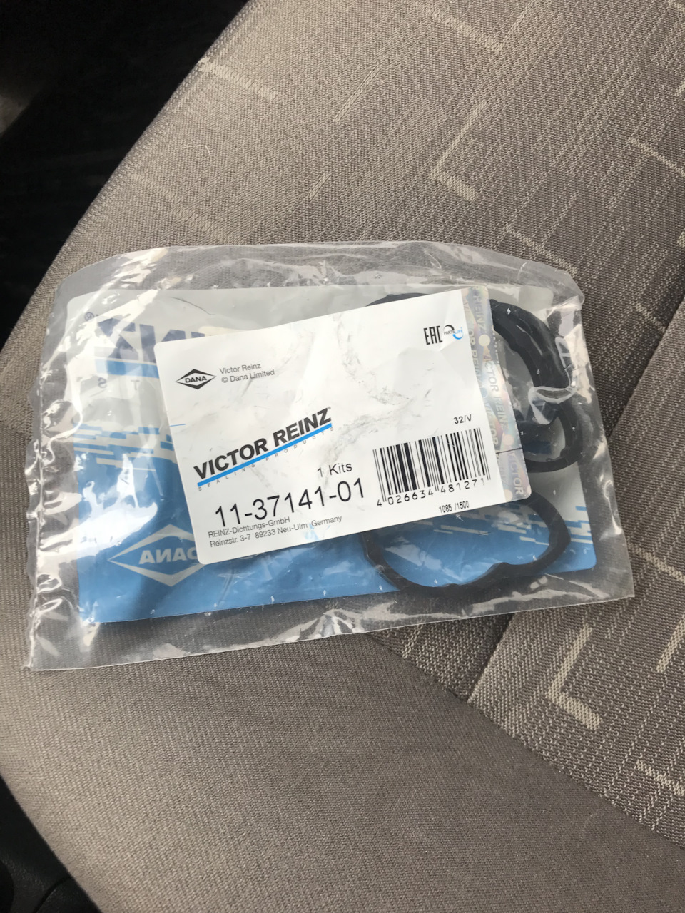 113714101 Комплект прокладок, впускной коллектор VICTOR REINZ ...