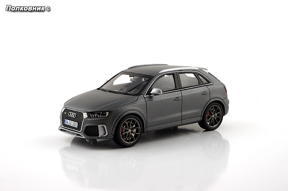2015 Audi RS Q3 Typ (8U) Mondgrau (Spark) 1:43 — Сообщество «Масштабные ...