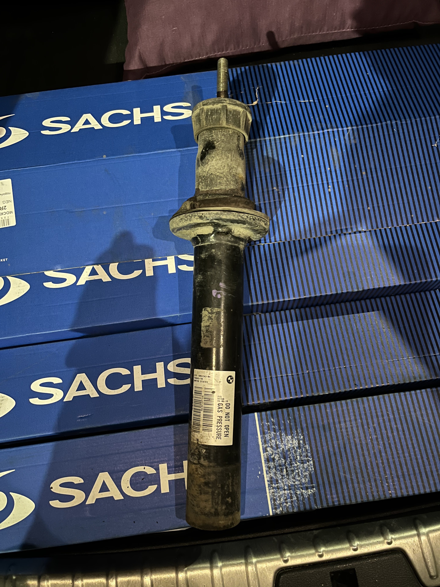 Замена амортизаторов — BMW X6 (F16), 3 л, 2015 года | визит на сервис ...