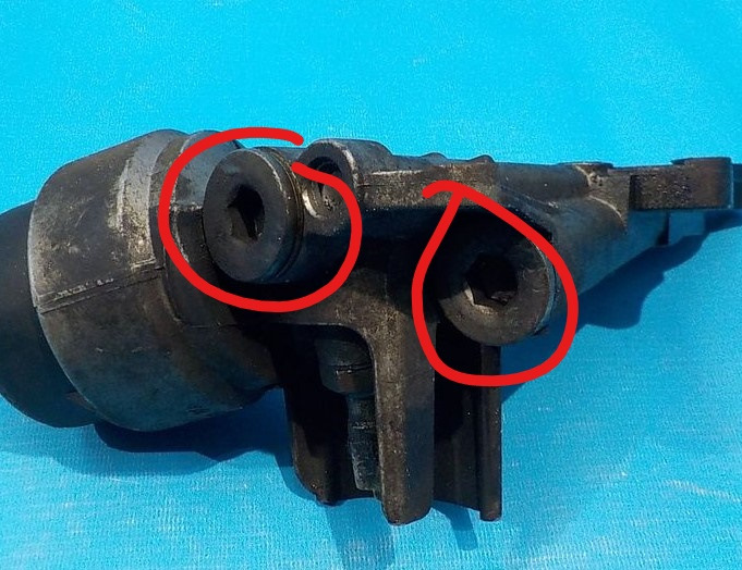 Потек кронштейн масляного фильтра. — Peugeot 207, 1,4 л, 2008 года ...