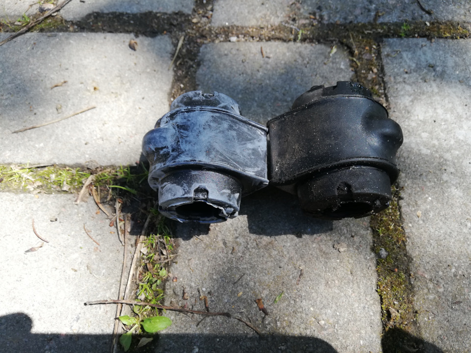 Замена элементов передней и задней подвески Volvo XC70 2008 года ...