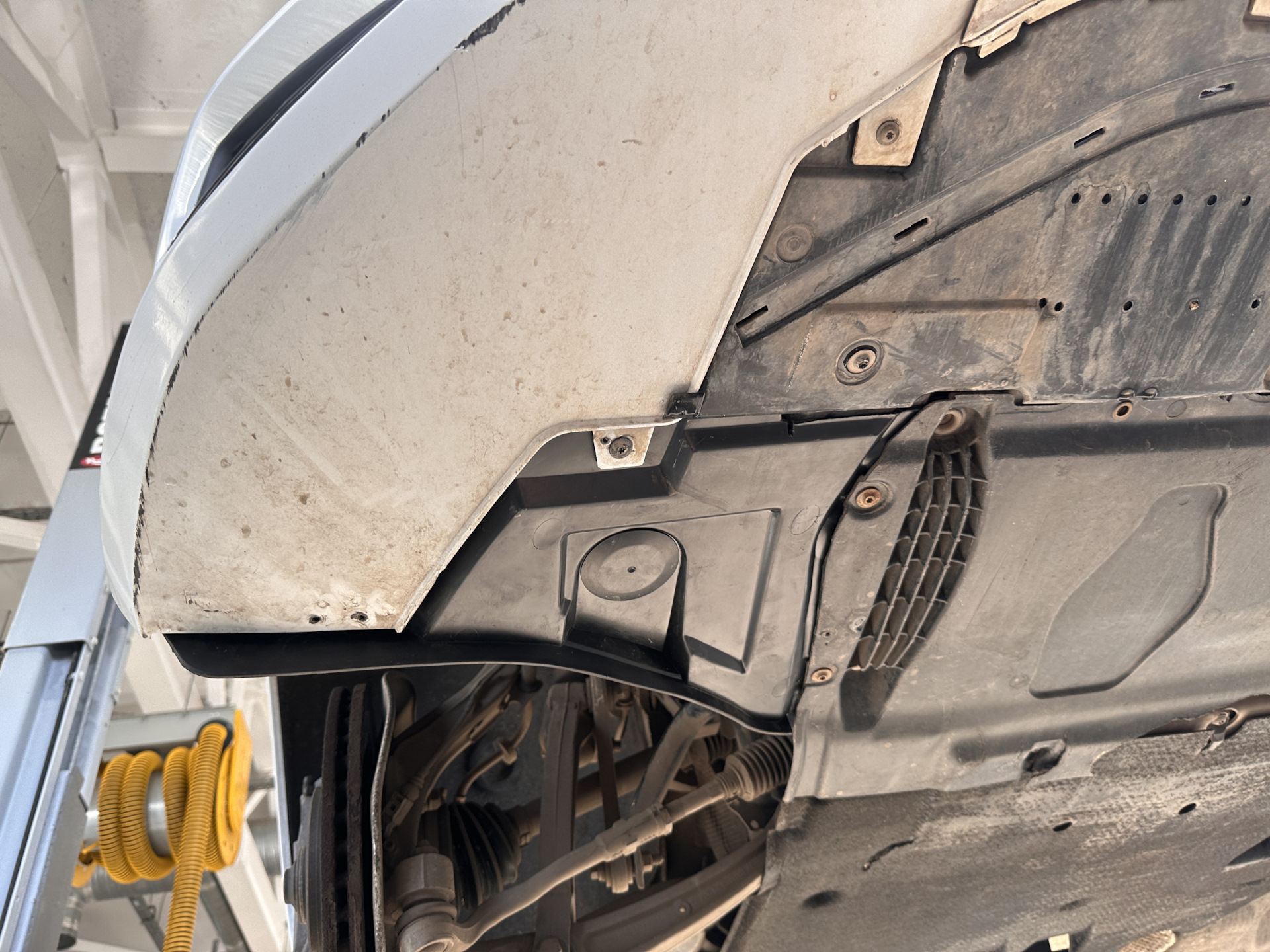 Подкрылок — Audi A6 (C7), 2 л, 2017 года | запчасти | DRIVE2