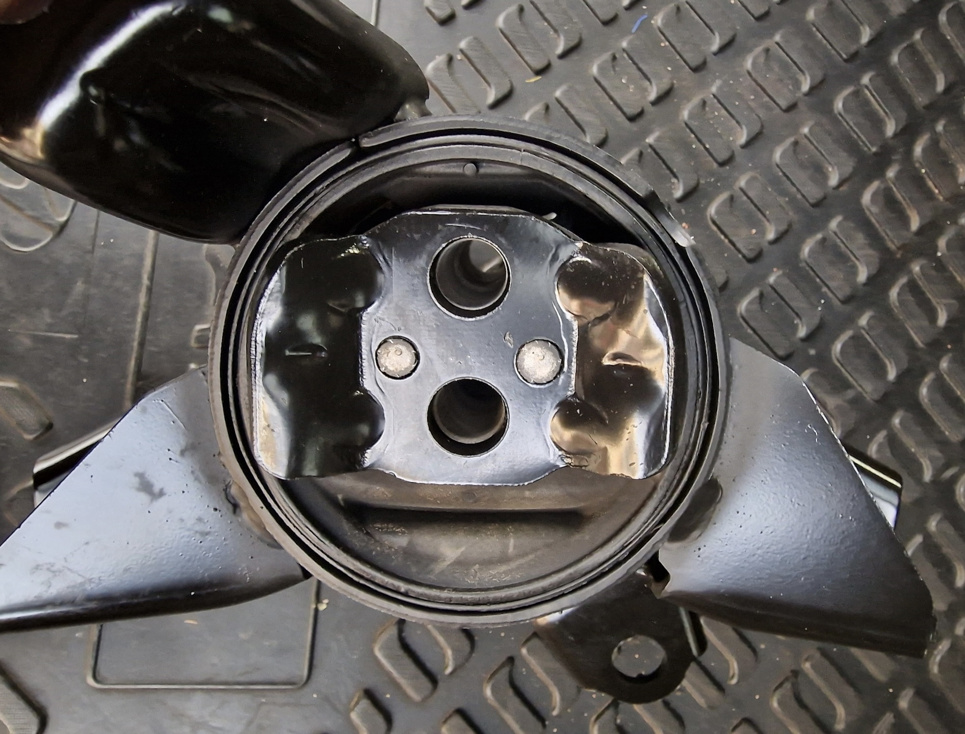 Запись 117 — замена левой опоры двигателя (АКПП) — Hyundai Grand Santa ...