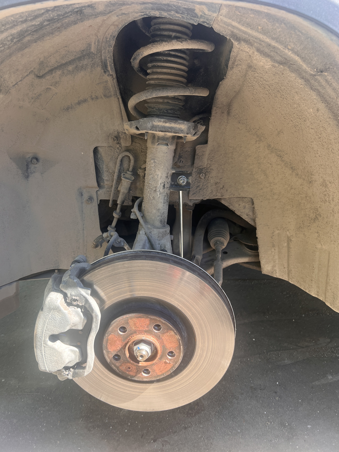 Замена стойки стабилизатора Geely Monjaro — Geely Monjaro, 2 л, 2023 ...