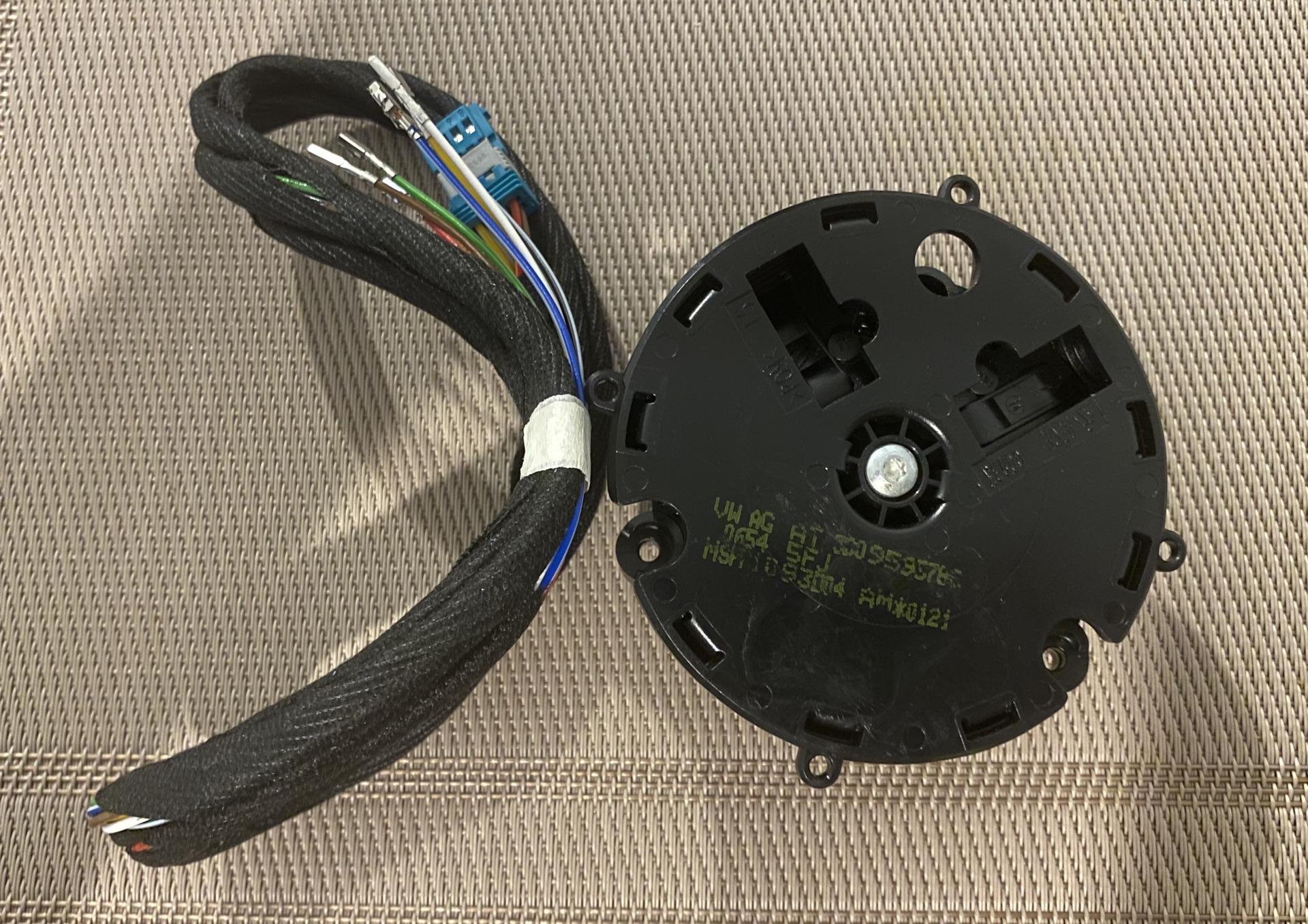 Установка моторчика правого зеркала с памятью — Volkswagen Passat B7, 1 ...