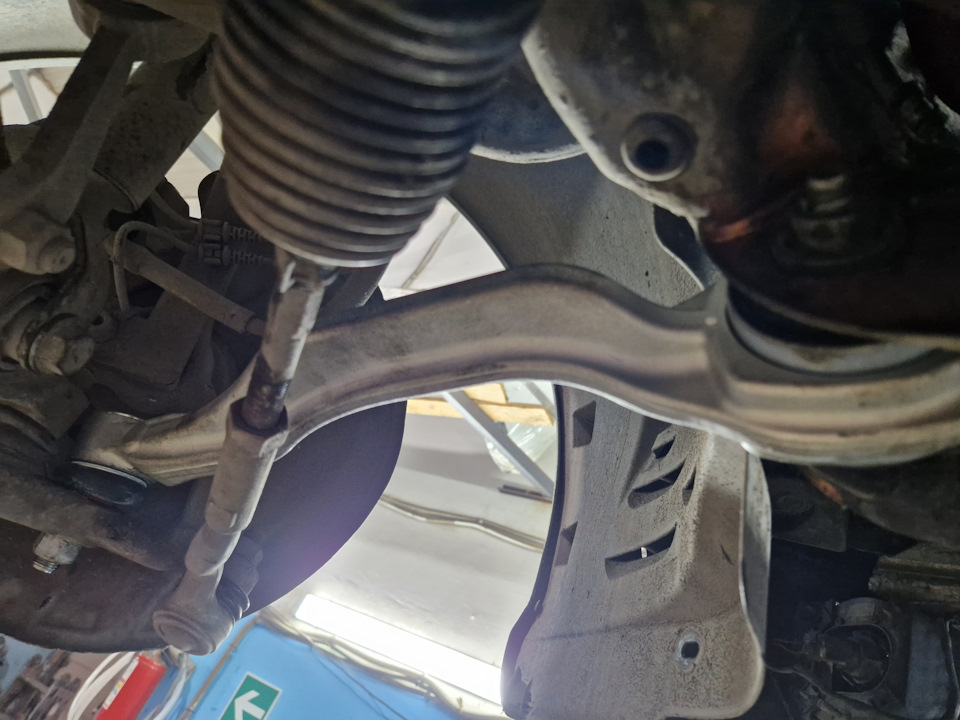 Замена пружин и продольных рычагов — Mercedes-Benz E-Class (W211), 3,2 ...