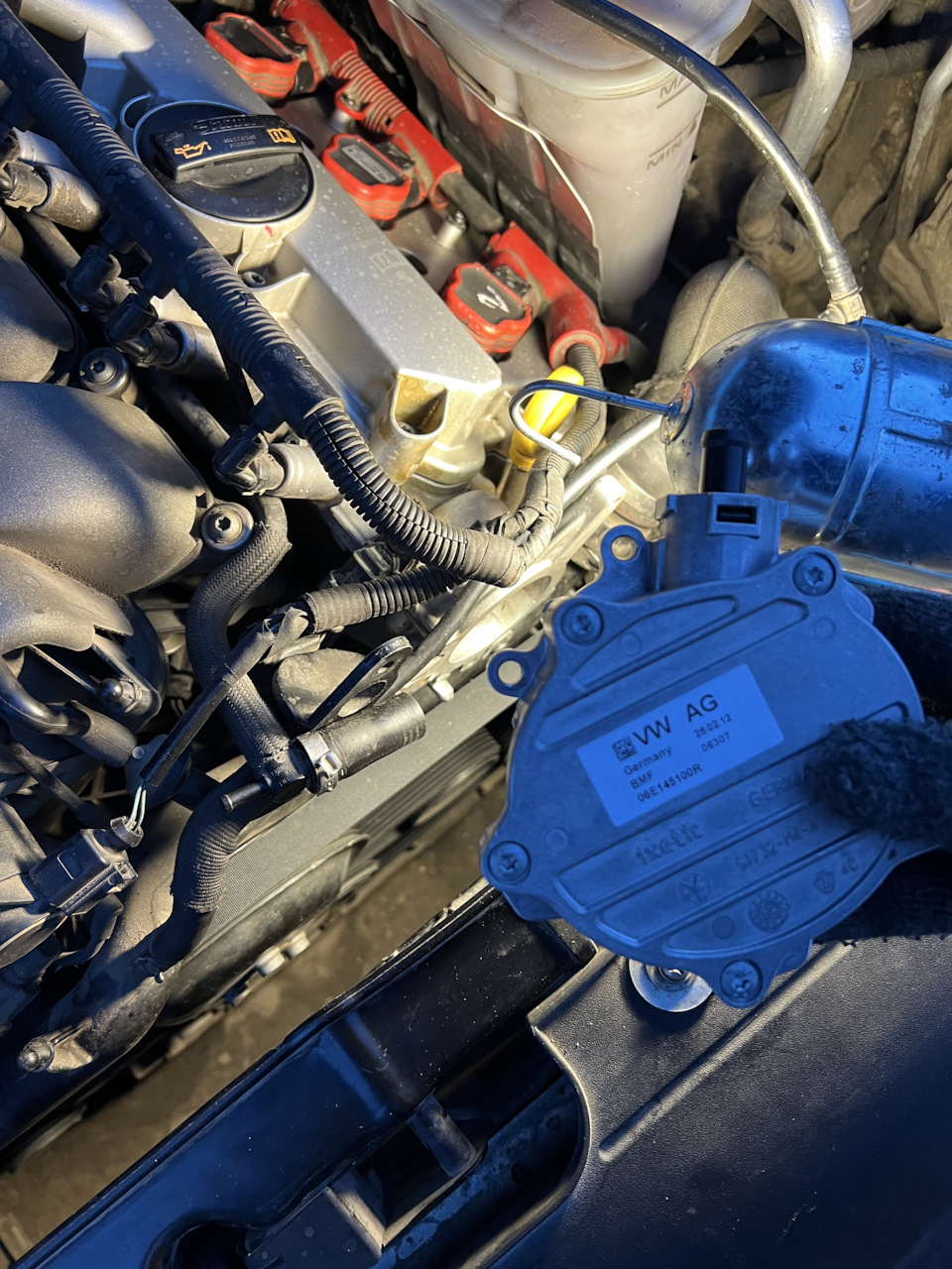 06E145100R Насос, вакуумный VAG | Запчасти на DRIVE2