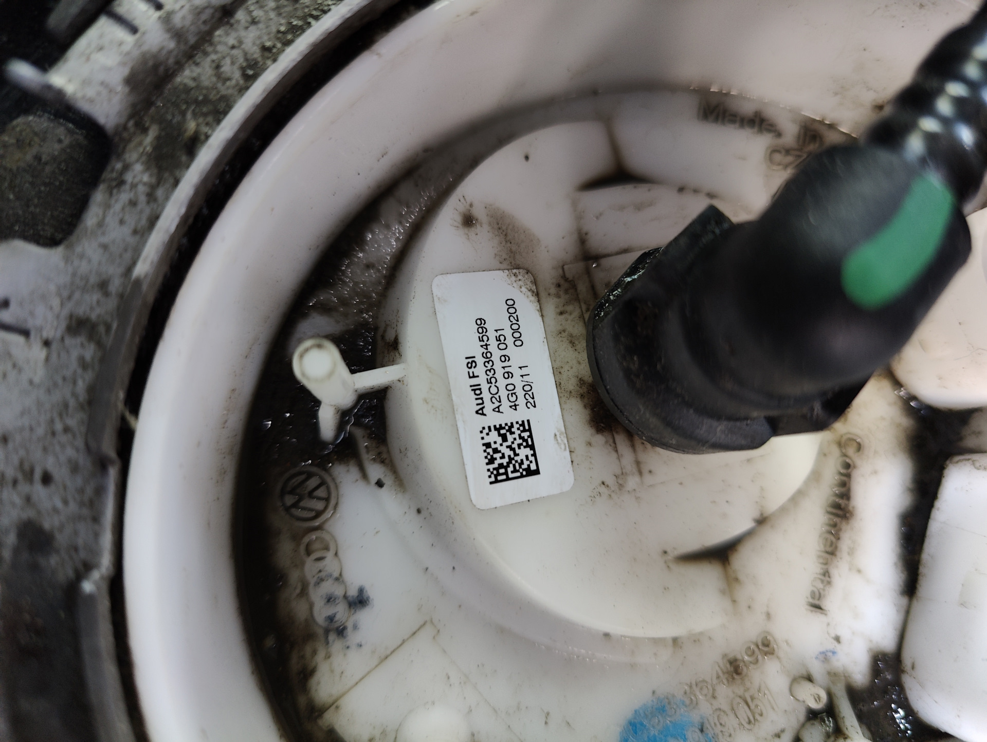 Замена топливного фильтра Audi A6 C7 / A7 4G (видео) — Audi A6 (C7), 2 ...