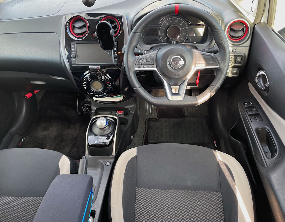 1️⃣6️⃣ Оригинальный подлокотник. — Nissan Note e-Power, 1,2 л, 2017 ...