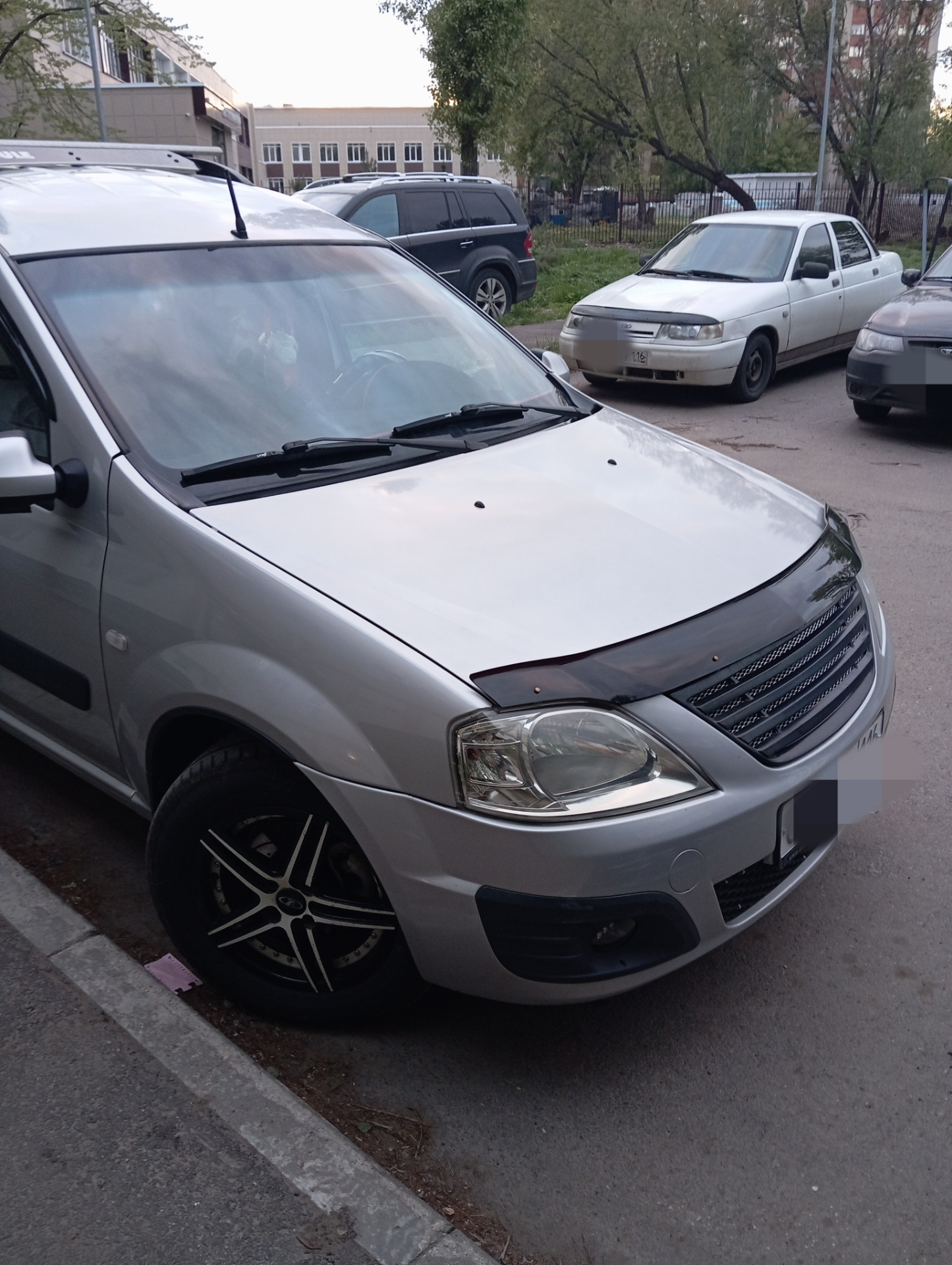 Решетка радиатора — Lada Ларгус, 1,6 л, 2013 года | стайлинг | DRIVE2