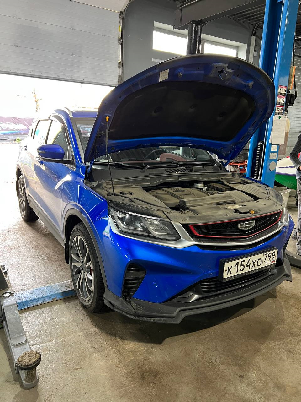 ТЕХНИЧЕСКОЕ ОБСЛУЖИВАНИЕ GEELY COOLRAY, ЗАМЕНА КОЛОДОК В КРУГ НА ...