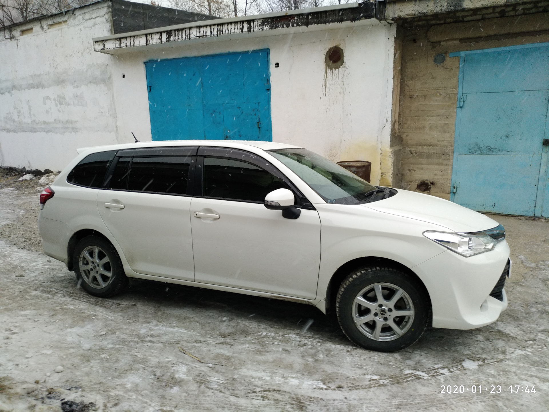 Тонировка — Toyota Corolla Fielder (E160), 1,5 л, 2016 года | стайлинг | DRIVE2