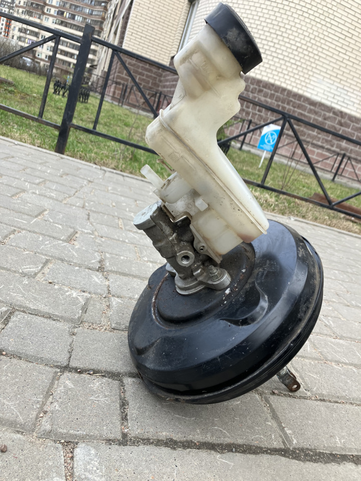 Вакуумник с гтц на Toyota Camry (XV40). Б/у | 3 000 ₽ в городе Санкт ...