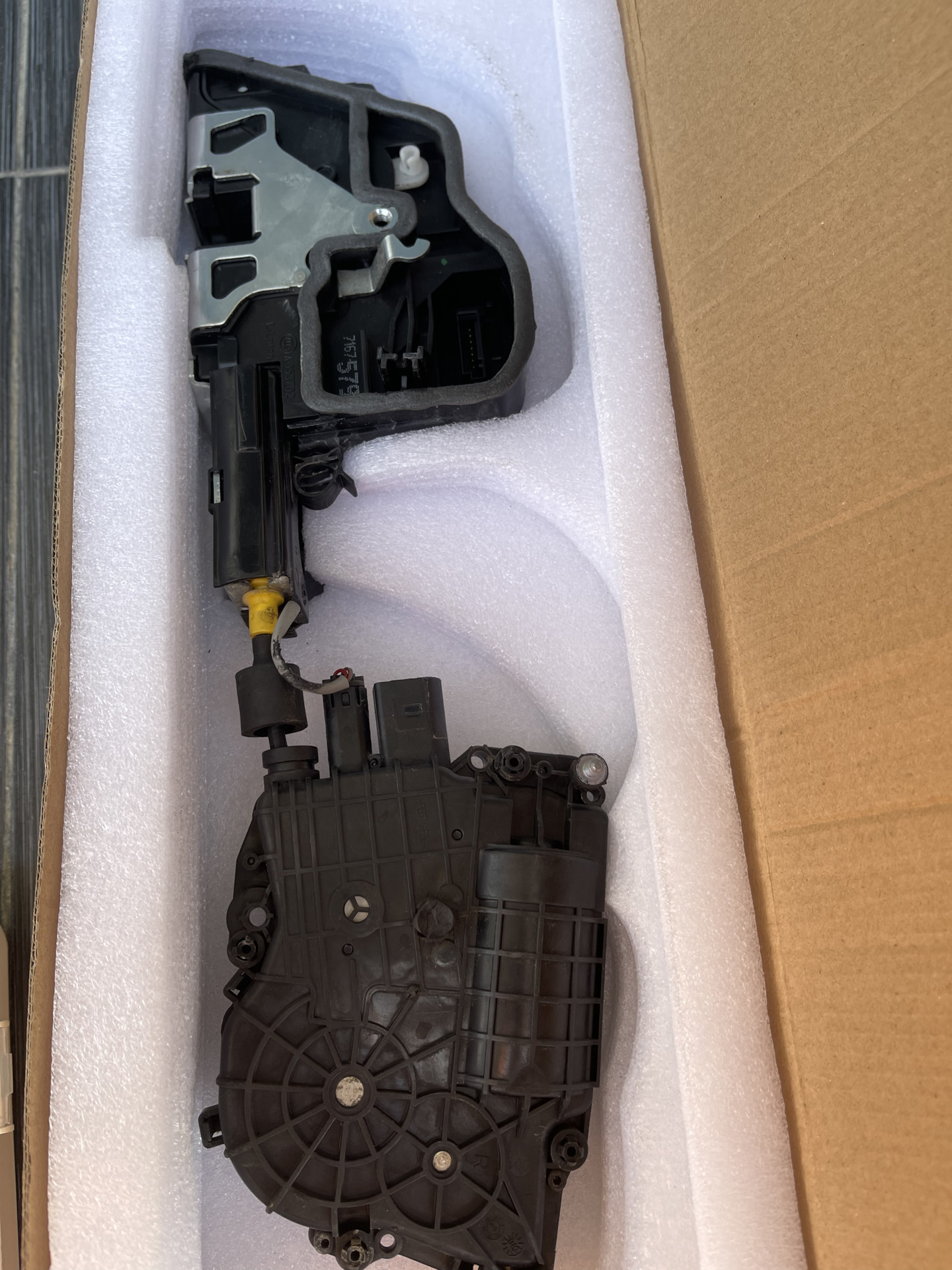 Замена доводчика двери, поменян блок HKL, слабо дует кондиционер на X5 ...