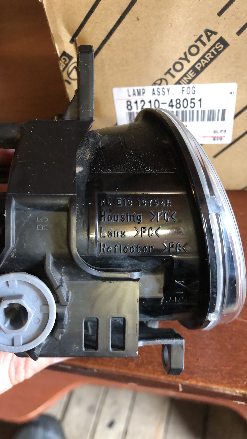 8121048051 Фара противотуманная правая TOYOTA LEXUS | Запчасти на DRIVE2