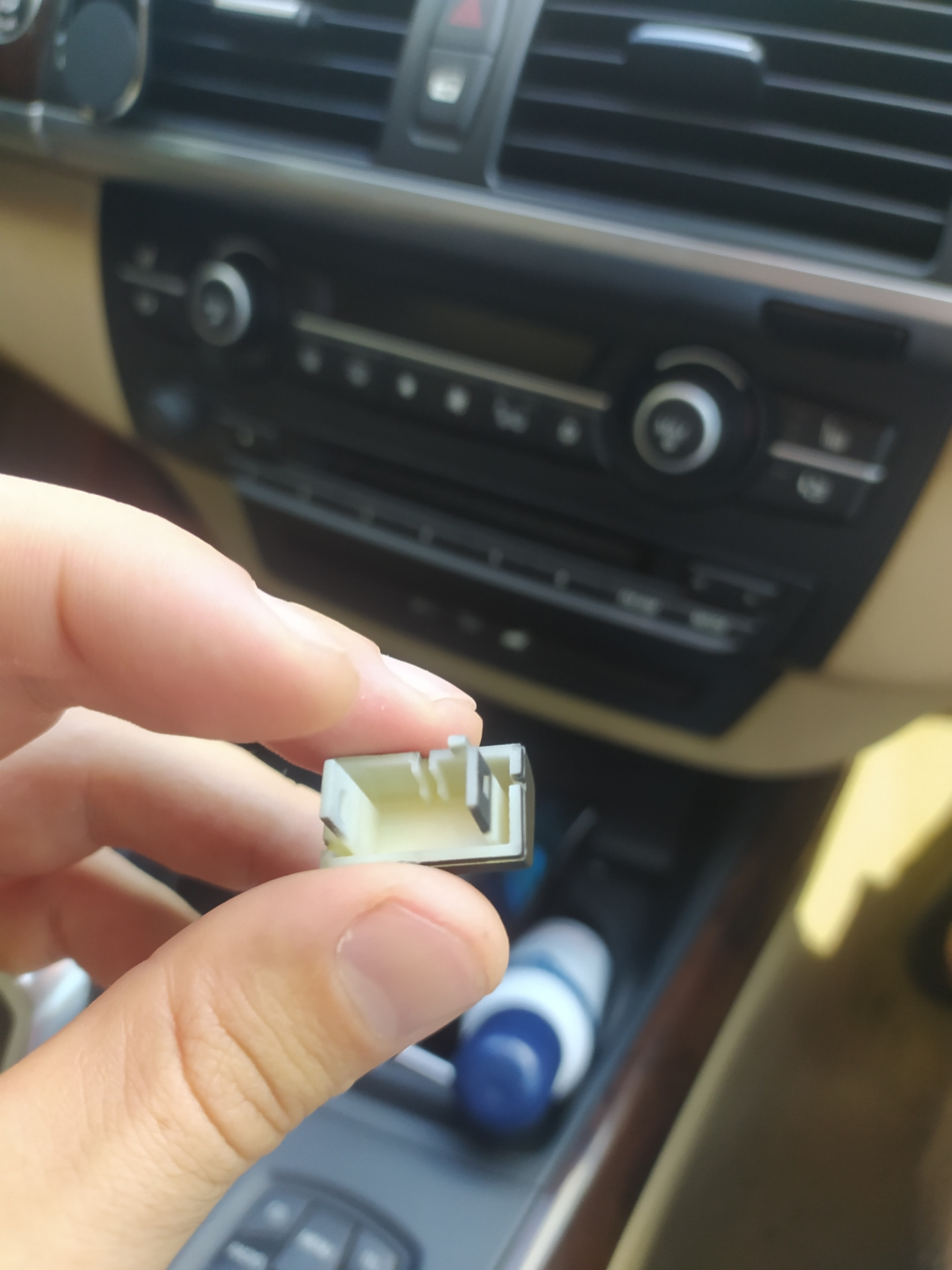 Замена кнопки открытия багажника — BMW X5 (E70), 3 л, 2009 года ...