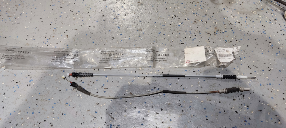 Замена троса в пассажирской двери — BMW X5 (E70), 3 л, 2007 года ...