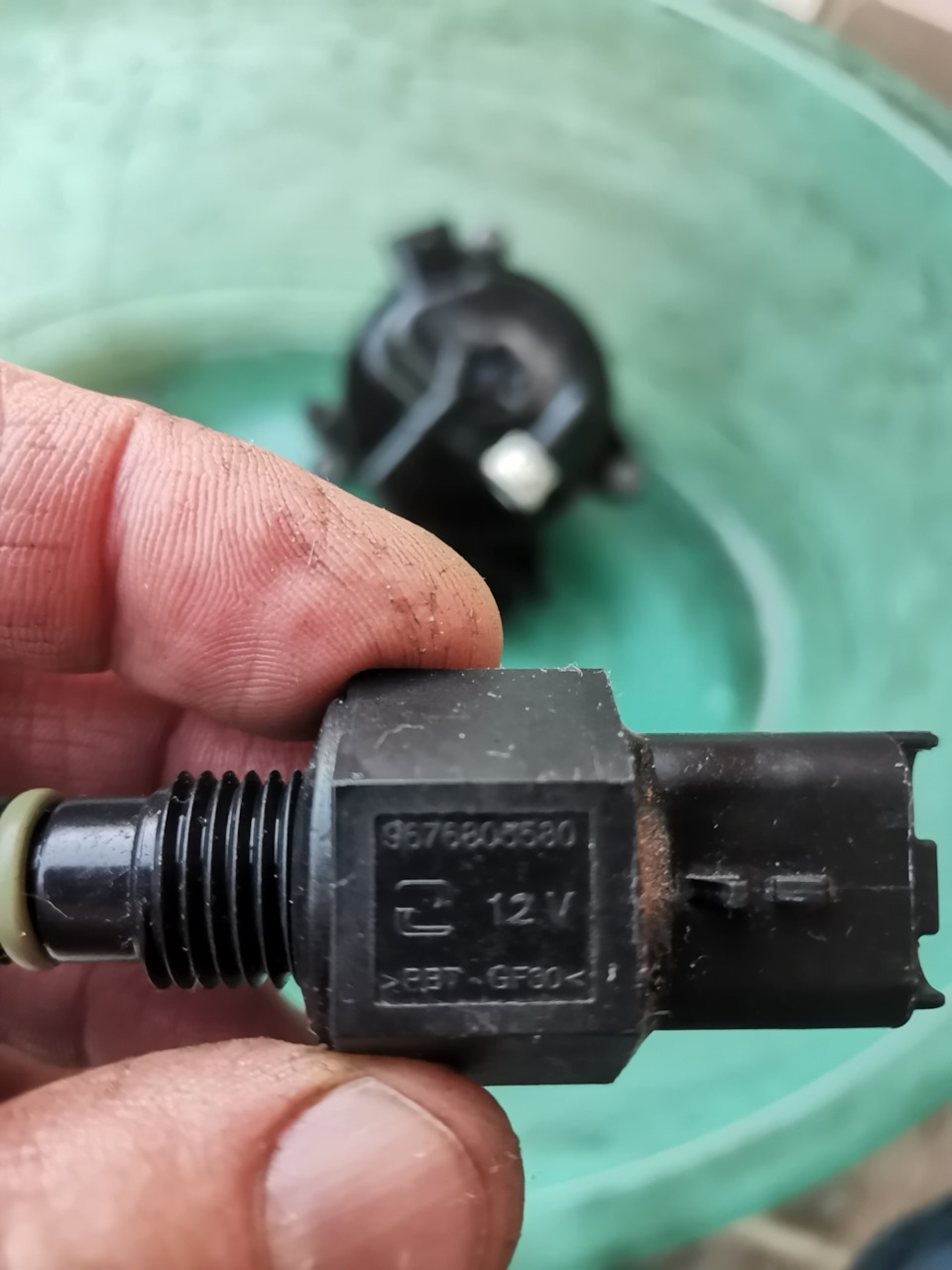 Замена топливного фильтра и щёток (резинок) — Citroen Spacetourer, 2 л ...