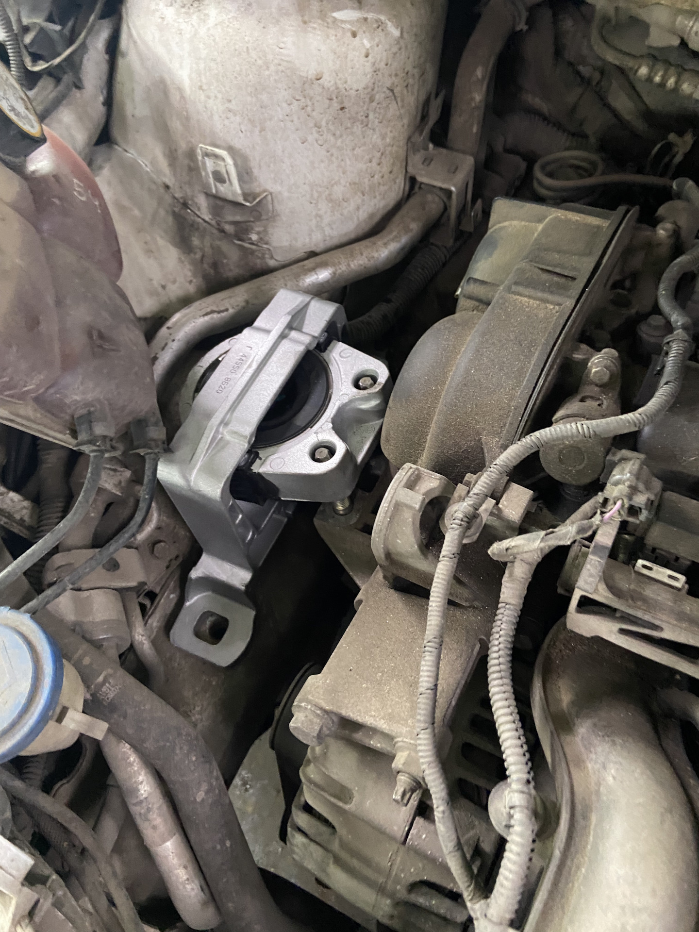 Подушка под замену — Ford Focus Hatchback III, 1,6 л, 2012 года ...