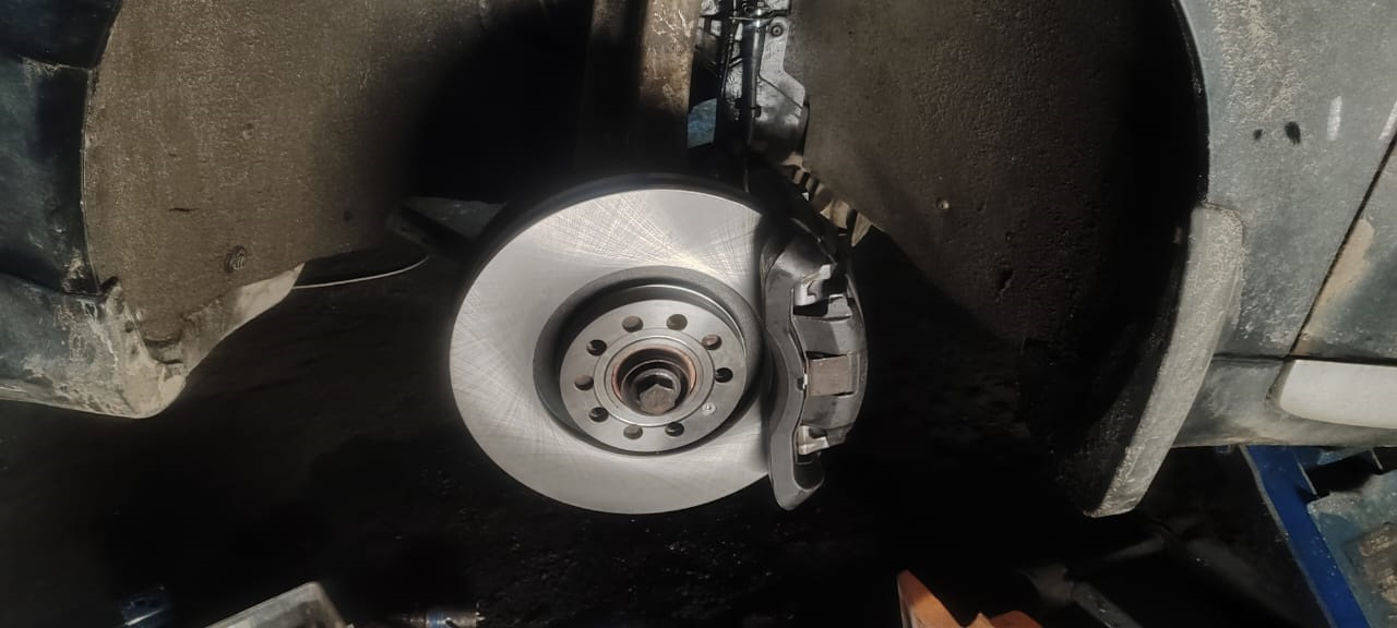 Передние тормоза с 288 на 320 — Audi A4 Avant (B7), 1,9 л, 2007 года ...