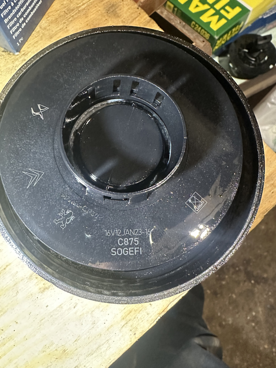 Замена топливного фильтра — Opel Grandland X, 1,5 л, 2019 года ...