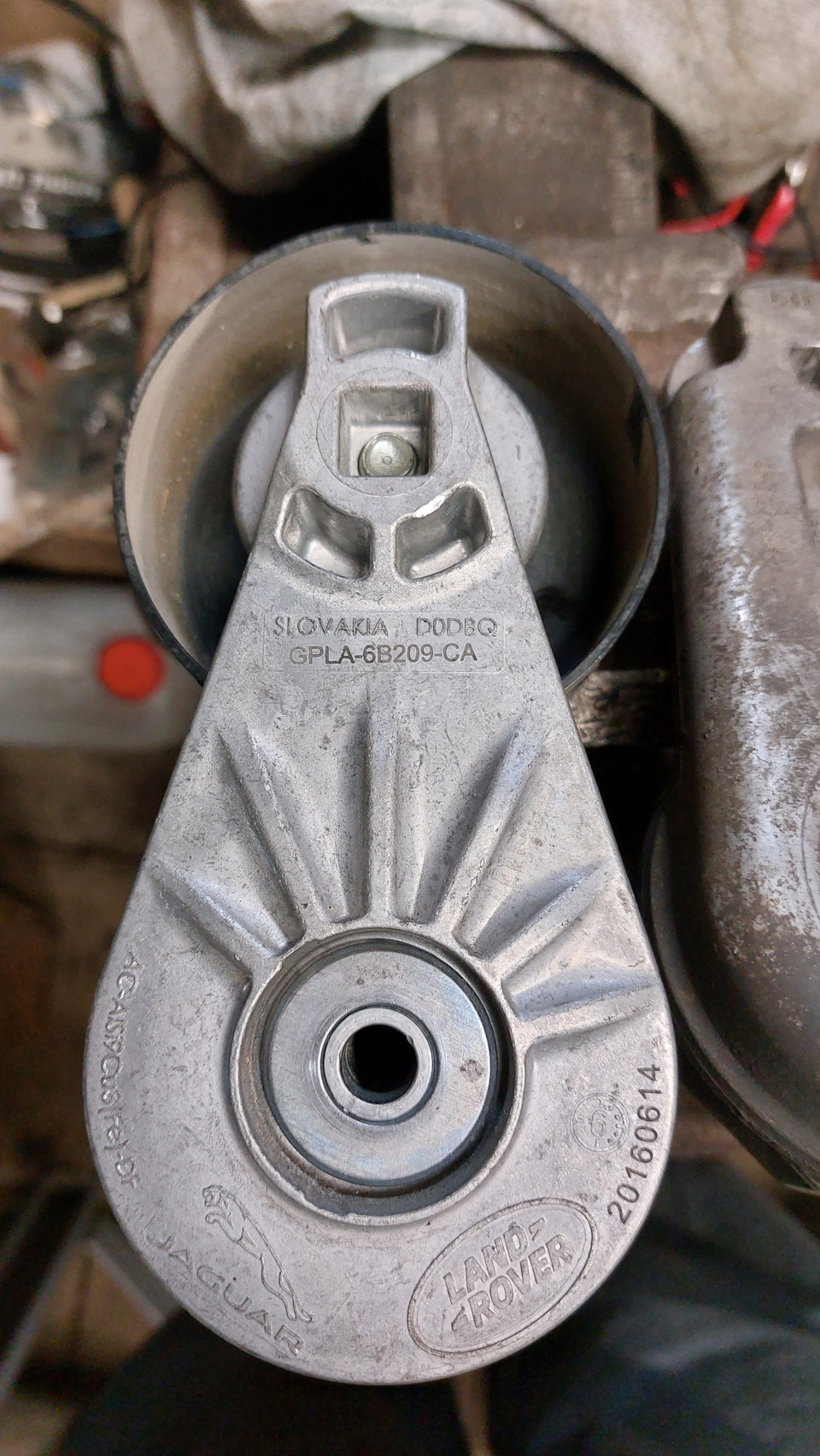 Натяжитель от Discovery 5 L462 — Land Rover Discovery III, 2,7 л, 2005 ...