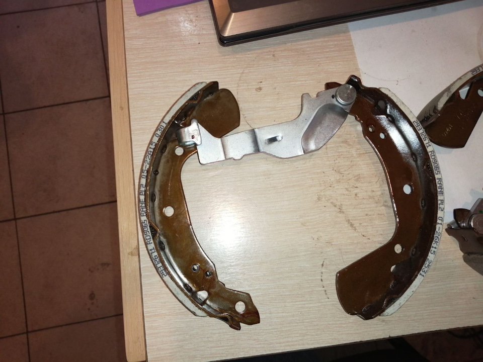 6RU698525 Колодка тормозная с накладкой VAG | Запчасти на DRIVE2