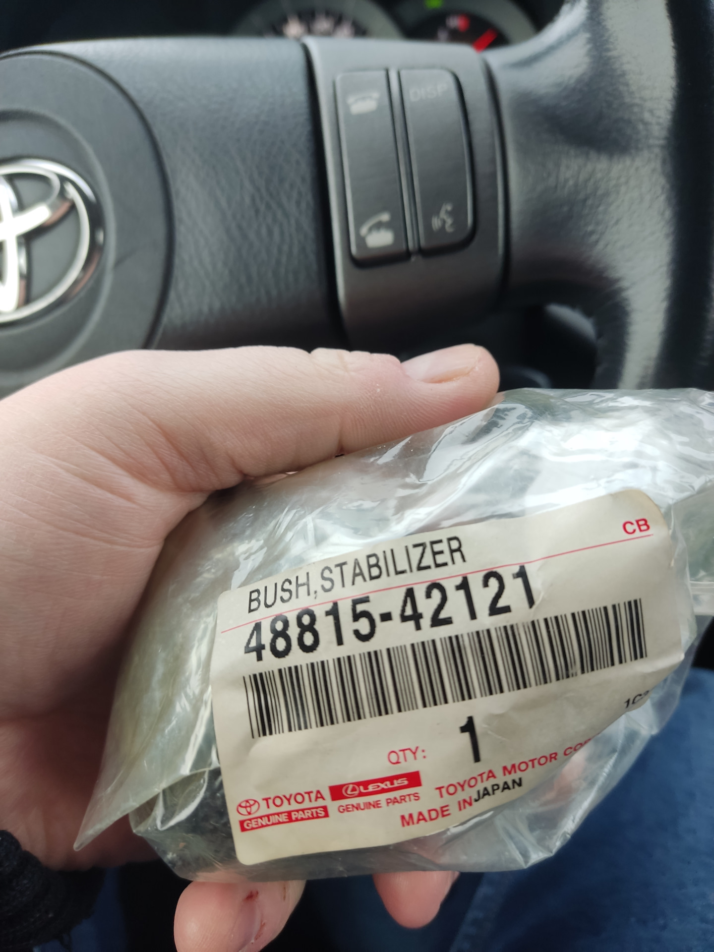 Замена втулок переднего стабилизатора — Toyota RAV4 (III), 2,4 л, 2012 ...