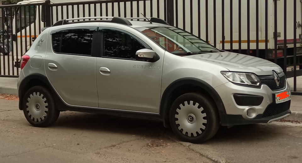 Замена колпаков — Renault Sandero Stepway (2G), 1,6 л, 2017 года ...