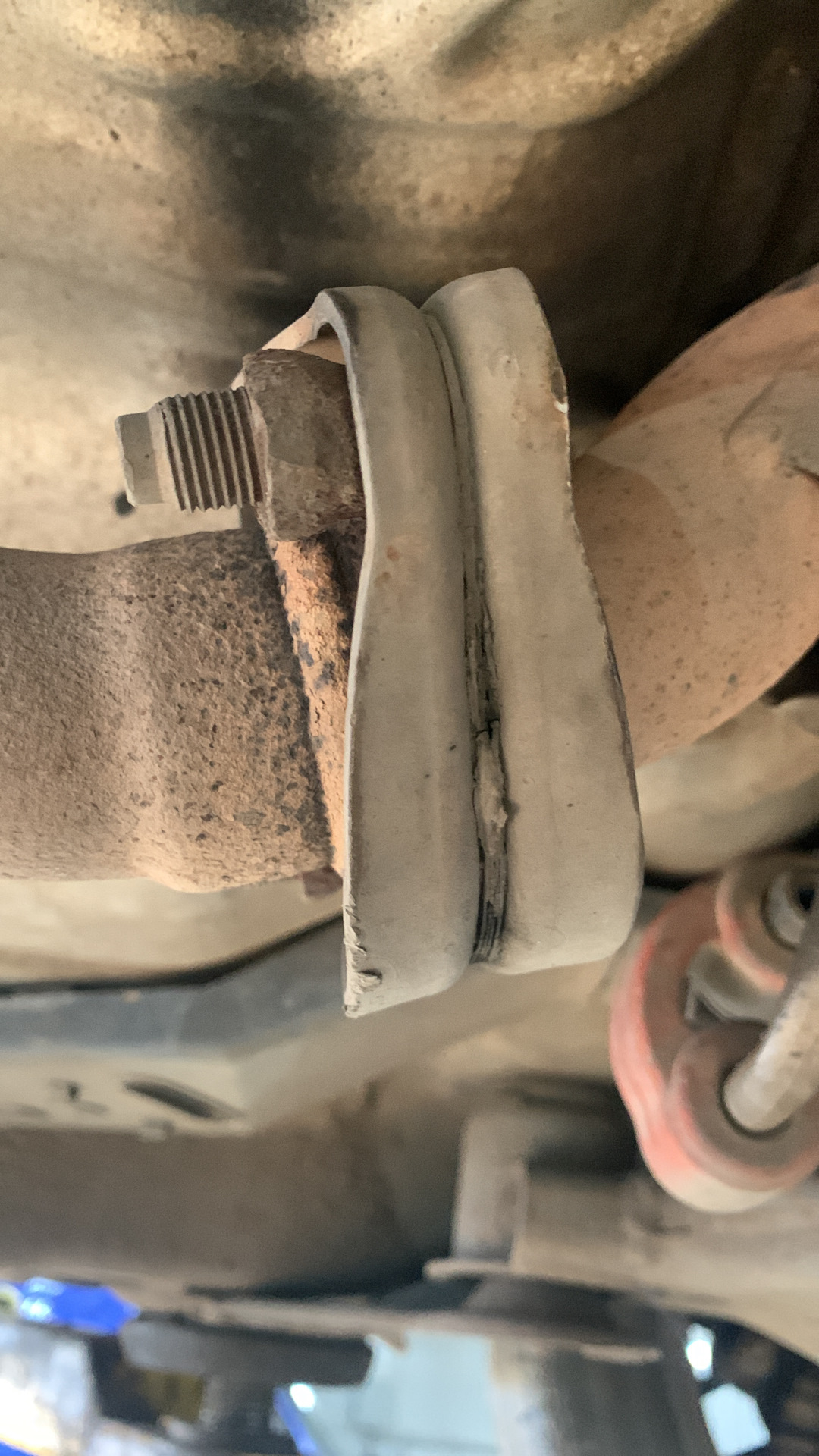 Замена прокладок приемной трубы — KIA Ceed (1G), 1,4 л., 2007 года ...