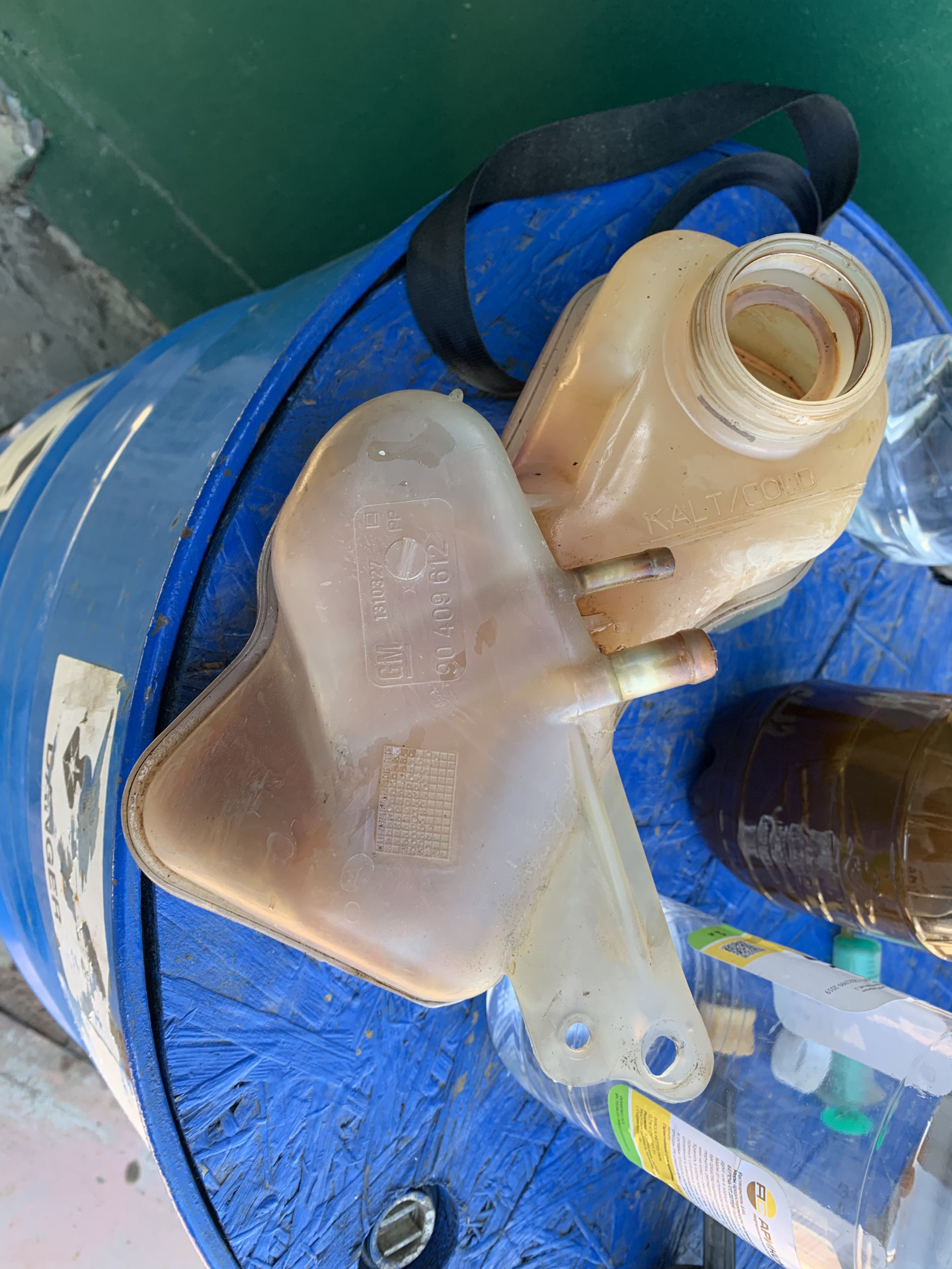 Бачок потик (( — Opel Vectra A, 2 л, 1993 года | поломка | DRIVE2