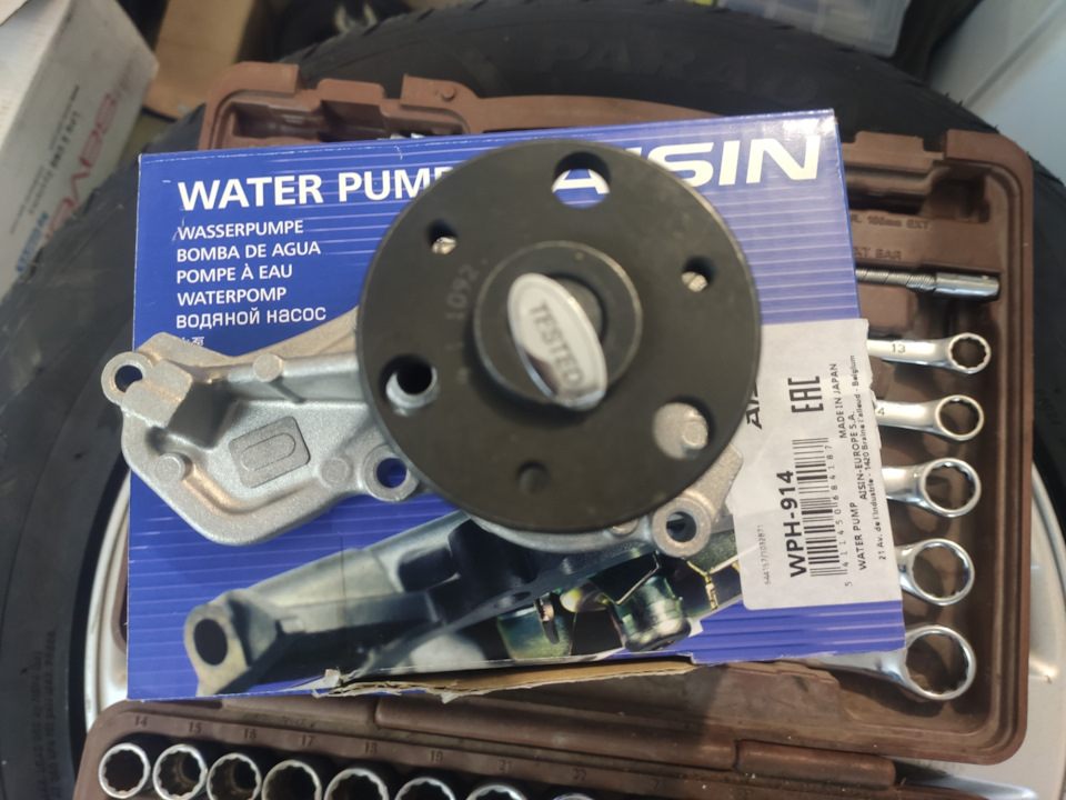 Замена помпы, ролика натяжителя — Honda CR-V (RE), 2 л, 2008 года ...