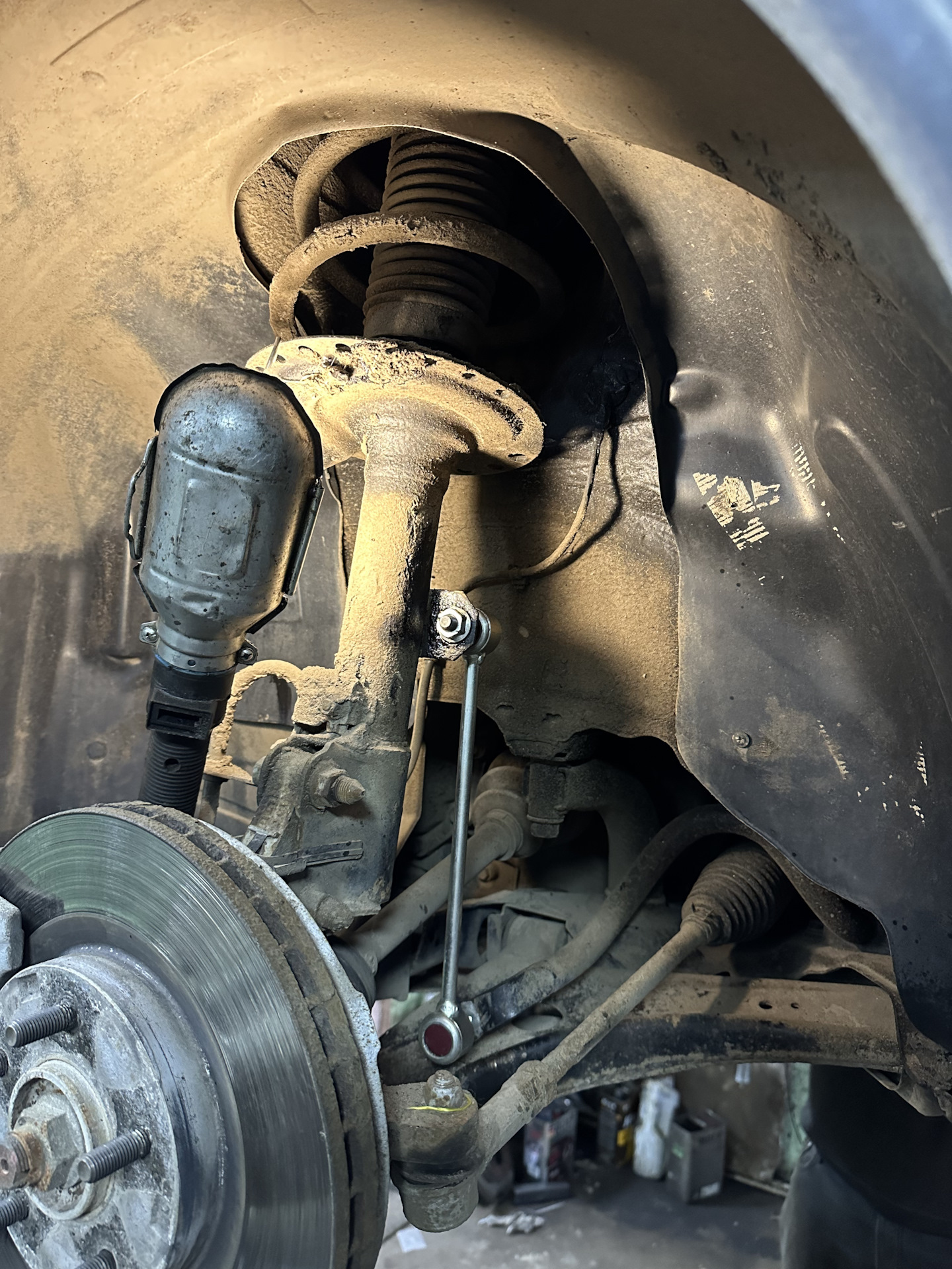 Замена масла, стойки стаба "НетИзноса", колодки TRW, уплотнители дверей ...