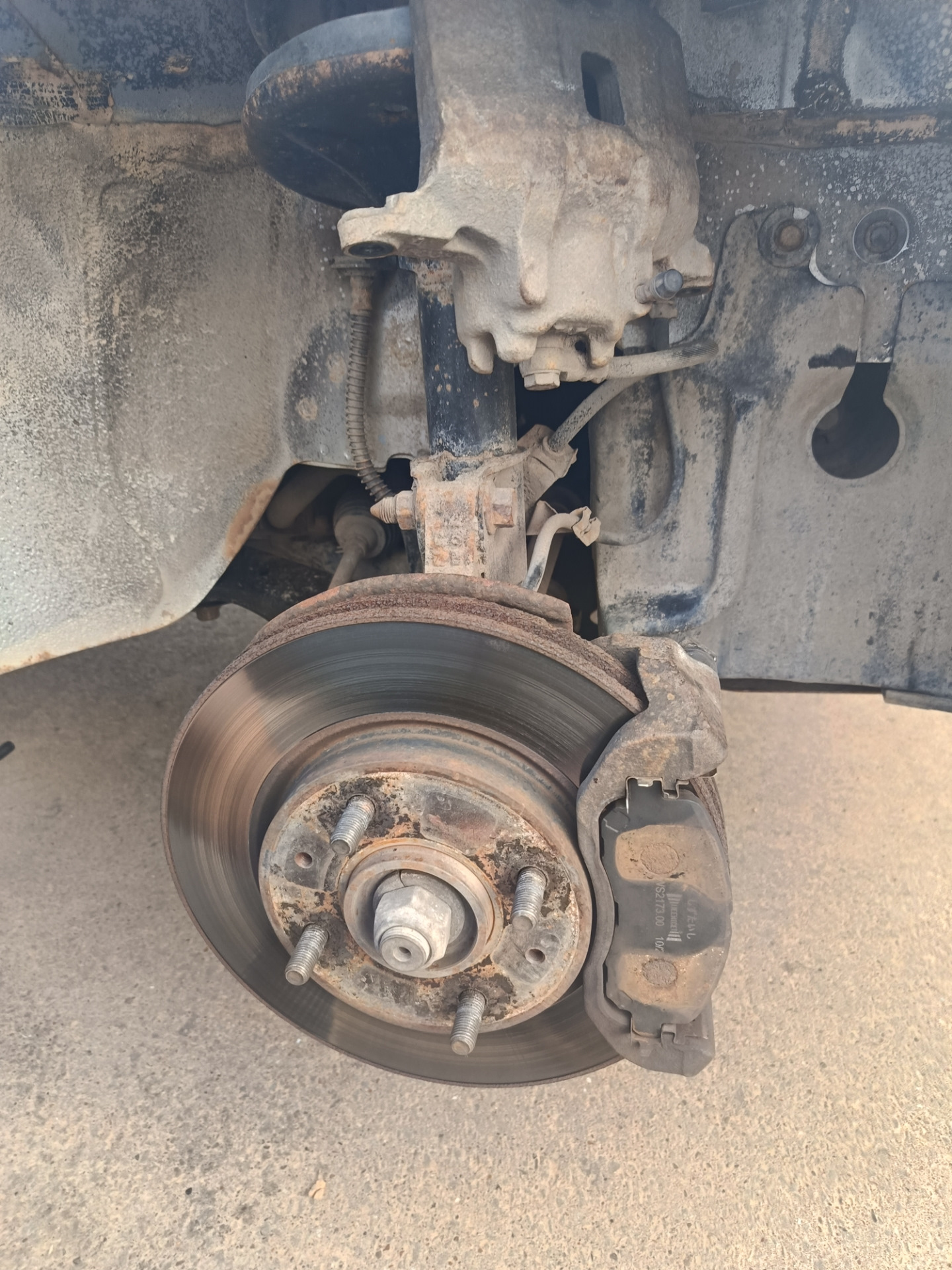 Замена передних тормозных дисков — Mitsubishi Lancer IX, 1,6 л, 2007 ...