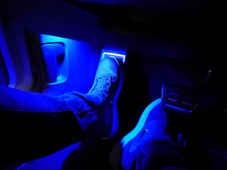 New footwell LEDs — Volkswagen Golf GTE Mk7, 1,4 л, 2016 года ...