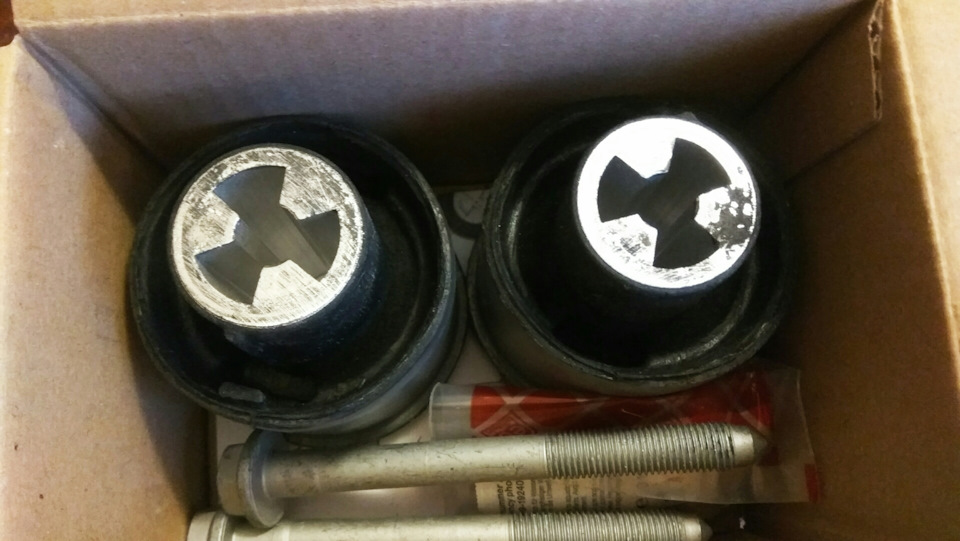 Стареем но боремся, перетрахиваем заднюю балку с амортизаторами ...