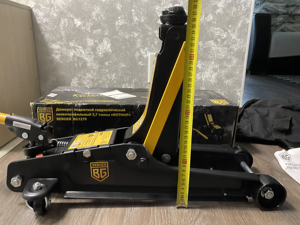 Домкрат подкатной низкопрофильный Berger BG1279 — Toyota Corolla (140/ ...