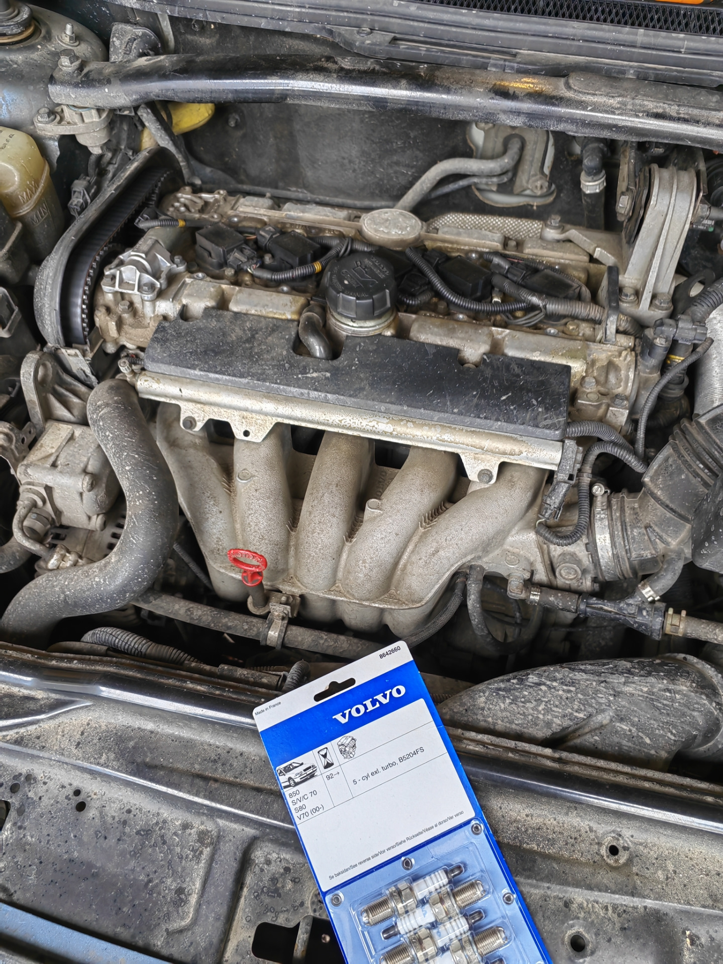 Замена свечей — Volvo S60 (1G), 2,4 л, 2007 года | визит на сервис | DRIVE2