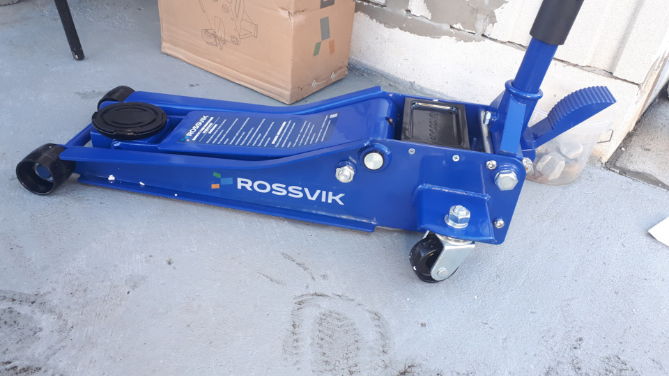 Покупка домкрата Rossvik TH32505B 3т — Audi A6 (C6), 3 л, 2006 года | аксессуары | DRIVE2