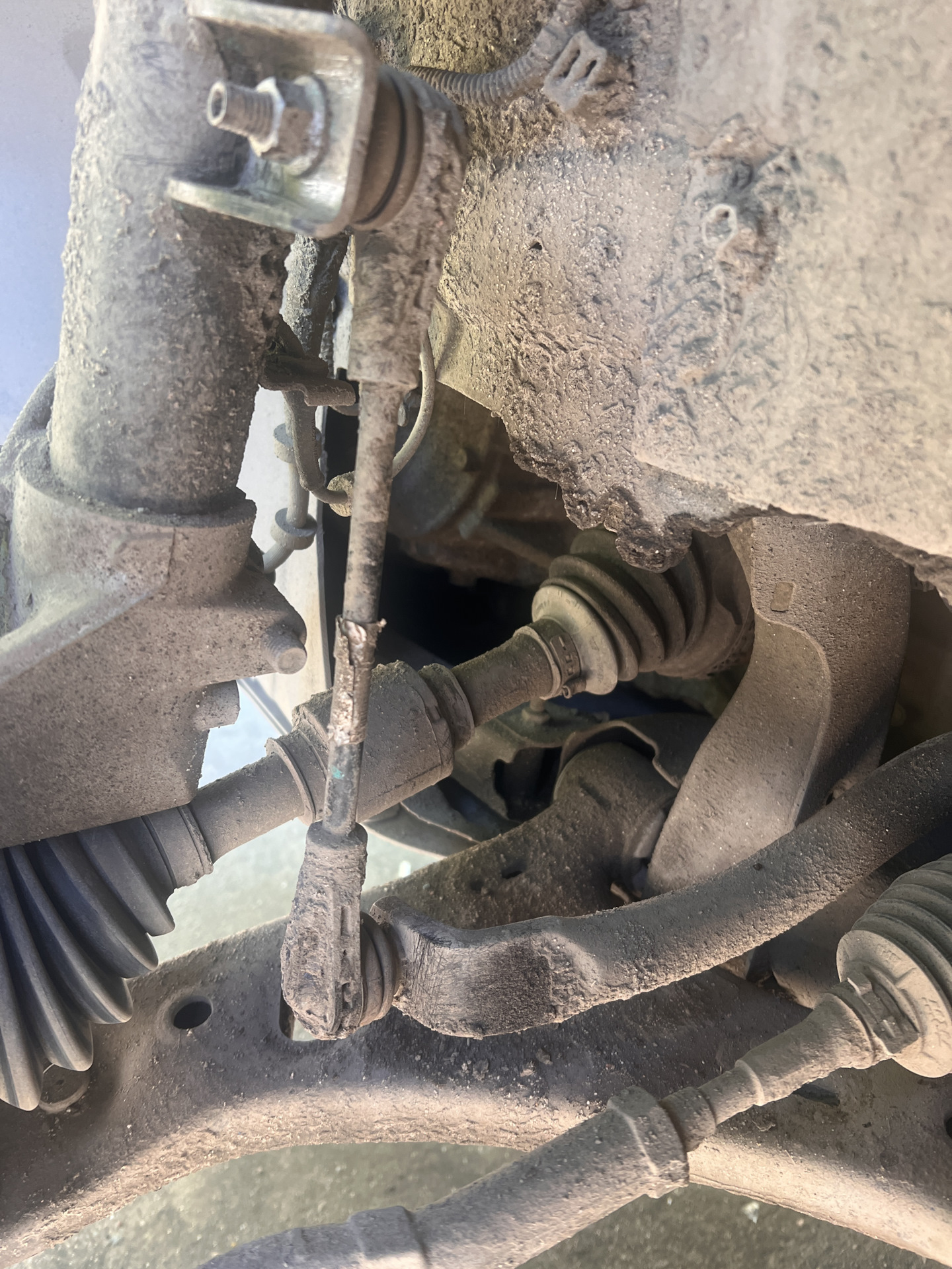 Замена стойки стабилизатора Geely Monjaro — Geely Monjaro, 2 л, 2023 ...