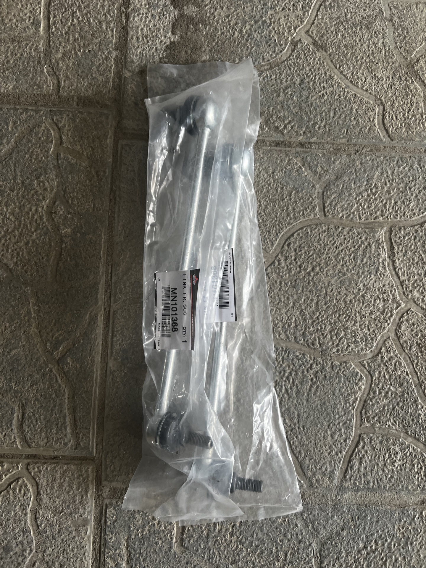 Передние стойки стабилизатора — замена — Mitsubishi Lancer X, 2,4 л ...