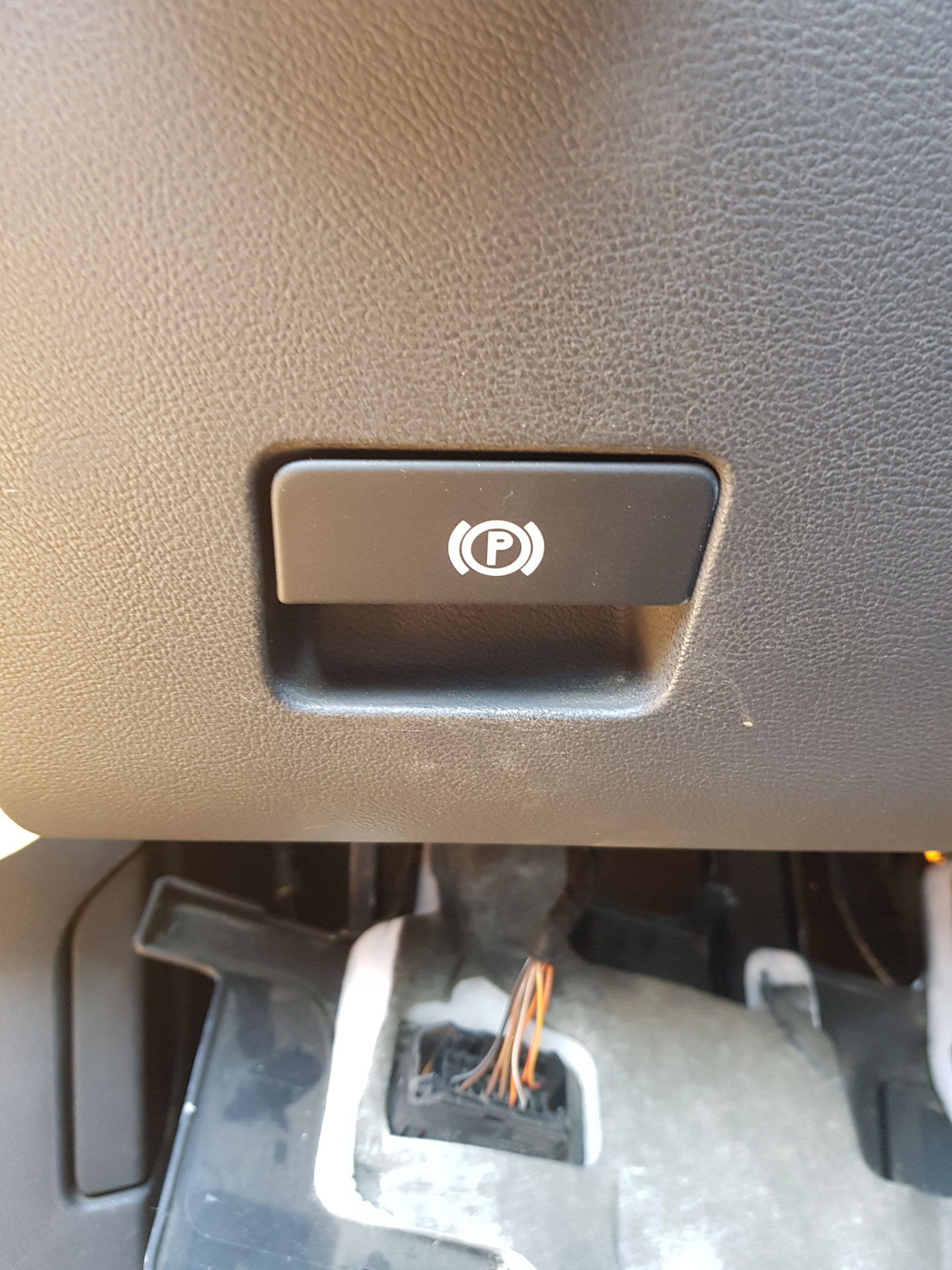 КУЗОВ | Рычаг стояночного тормоза — Volkswagen Touareg (1G), 3 л, 2006 ...