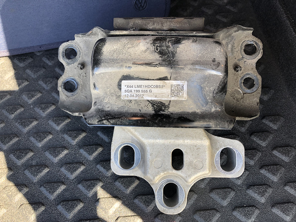 5QA199555G Подушка двигателя левая VAG | Запчасти на DRIVE2