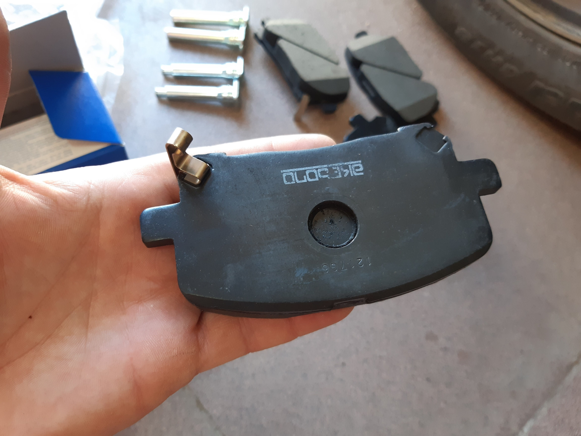 45 ︎Замена тормозных колодок akebono — Toyota Ipsum (21), 2,4 л, 2001 ...