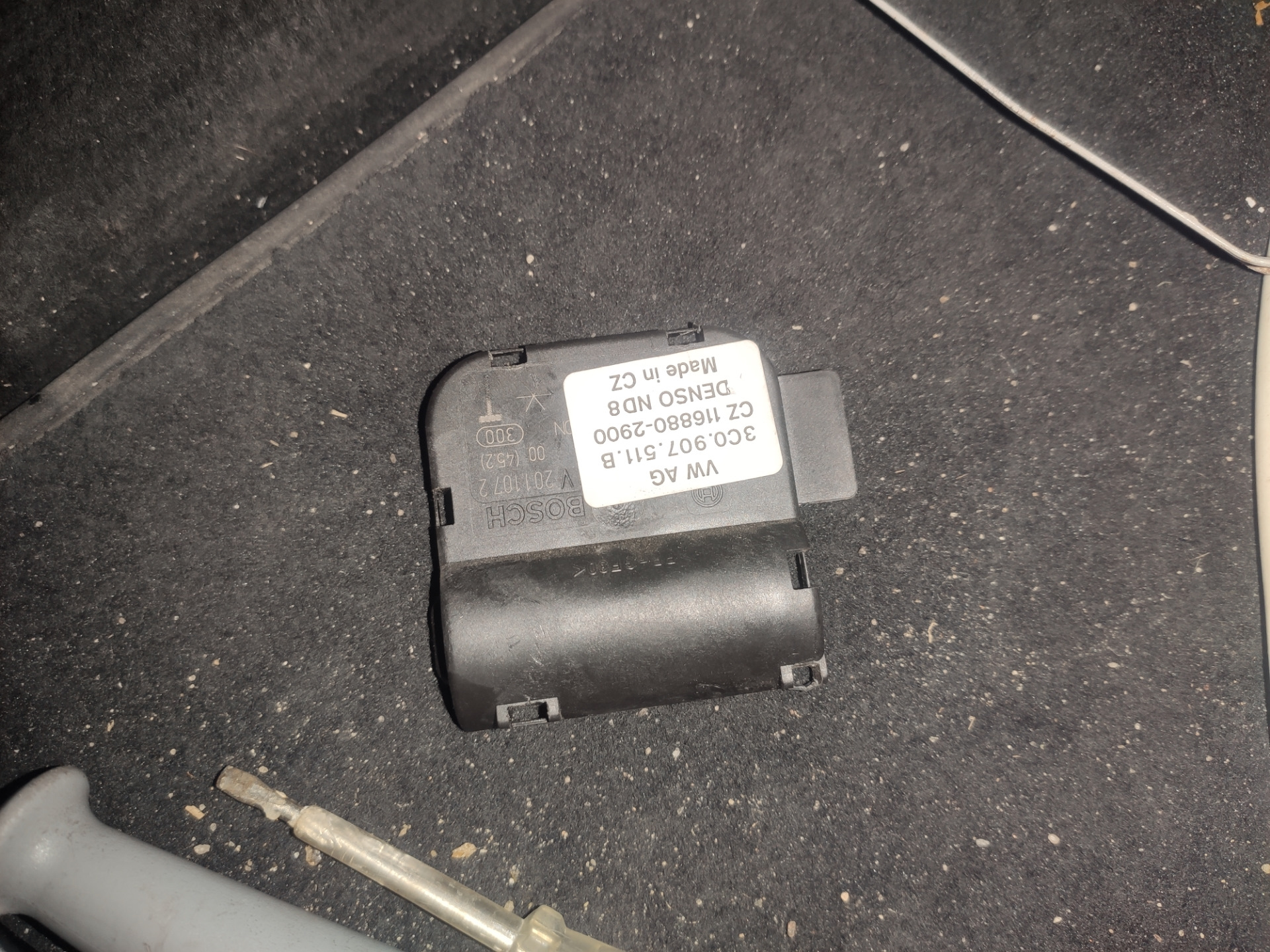 01810 И кто это там у нас скребёт, как кошки на душе? — Volkswagen Passat B6, 1,8 л, 2008 года ...