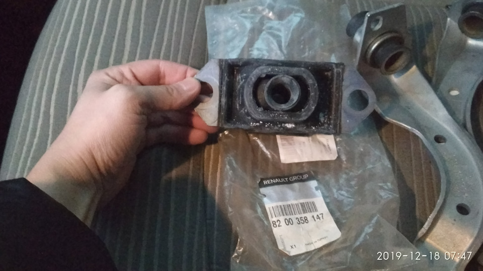 8200358147 Опора двигателя (мет, рез RENAULT | Запчасти на DRIVE2